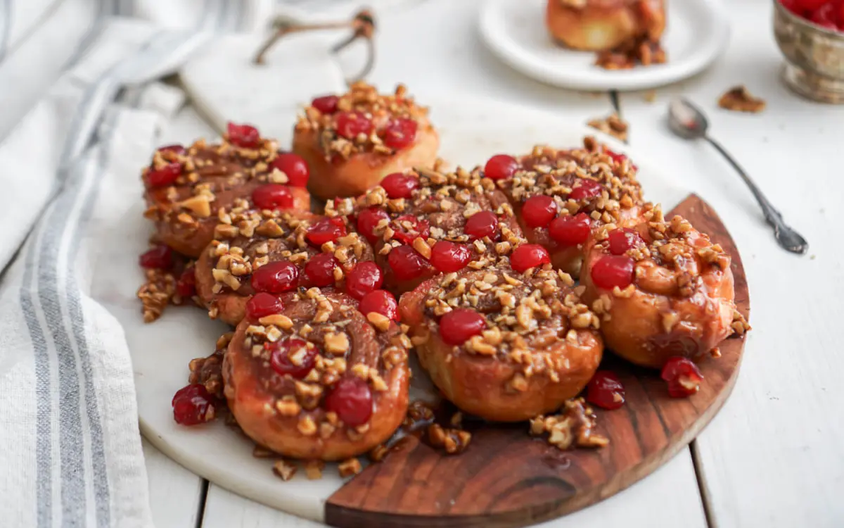 Sticky Chelsea Buns (Step by Step Recipe for Perfect Rolls) - Baking ...
